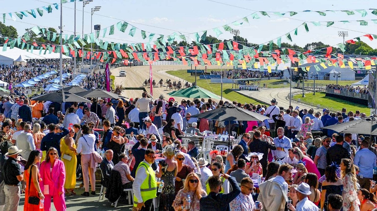 Punters splurge $7.5 million on trotting cup day - a 25-year record for ...