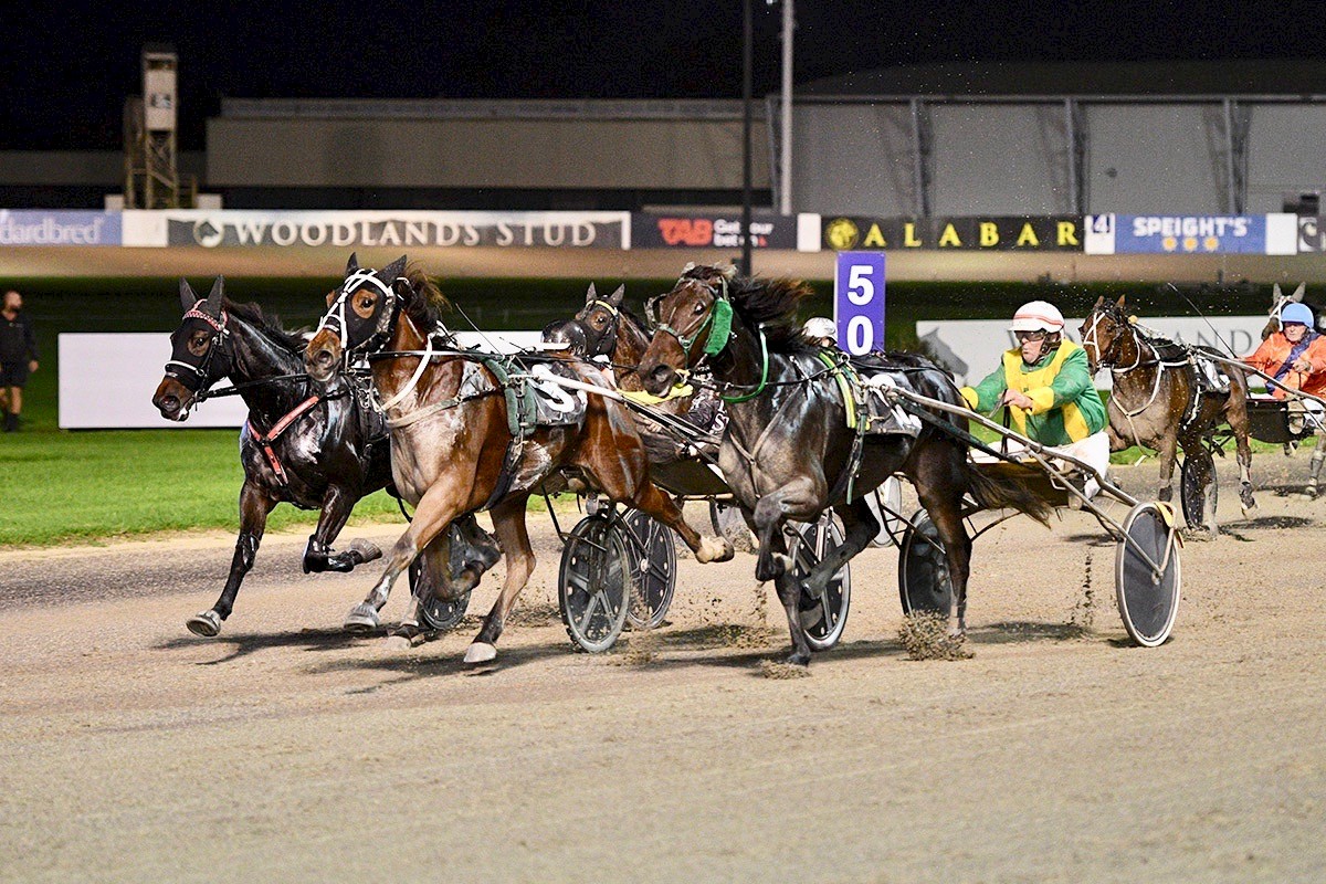 Phone home - ET trotter Whats Up The Hill blasts off with narrow Escape ...